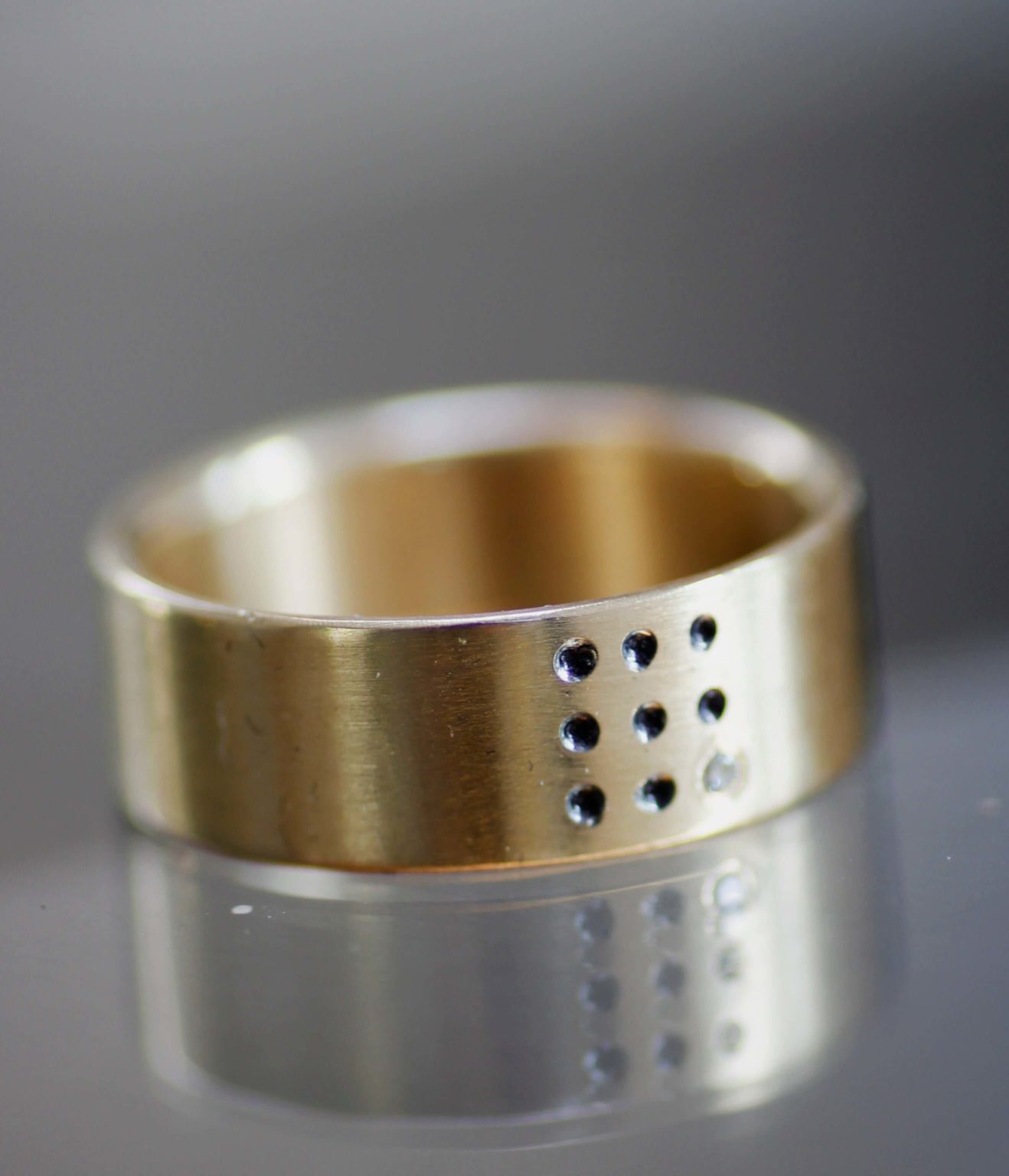 Gold Grid Gender Neutral Wedding Band With Lab-grown Diamond - LOLiDE